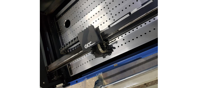Гравировальный лазерный станок GCC LaserPro Explorer 40 купить в Москве